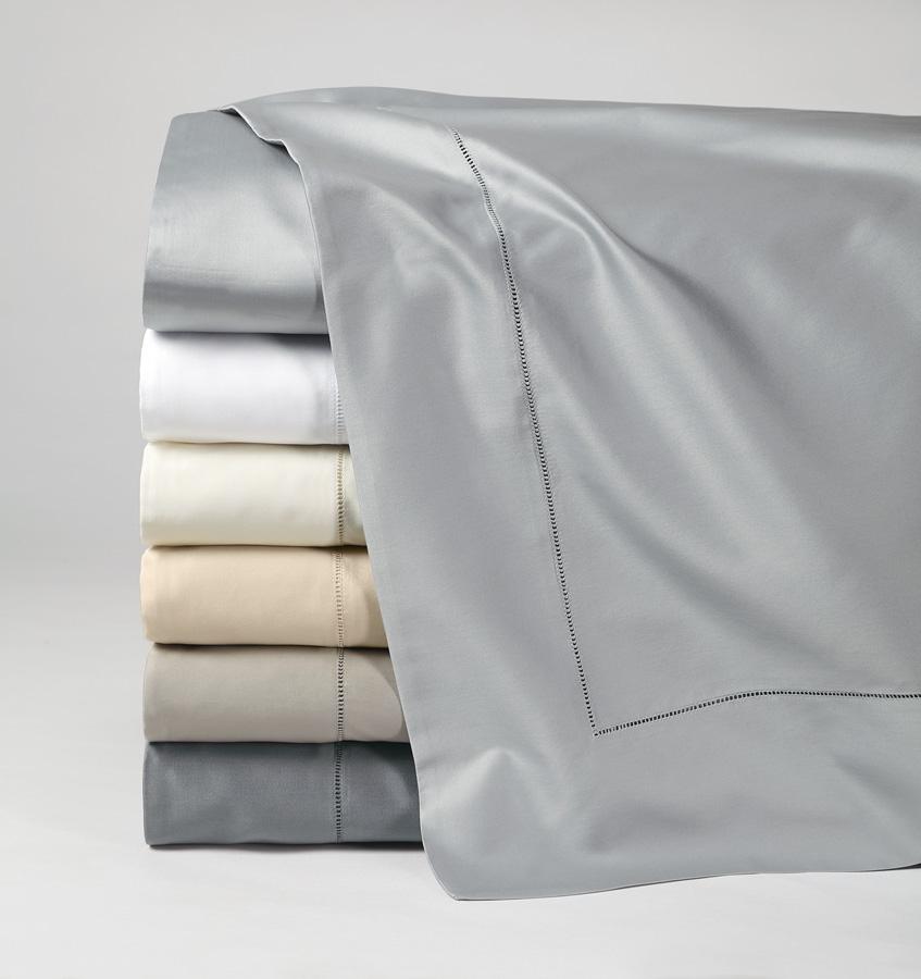 Giotto Flat Sheet | Luxury Sateen Bedding & Sheets | SFERRA