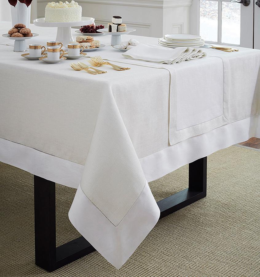 Reece Tablecloth - Metallic Linen Tablecloth | SFERRA